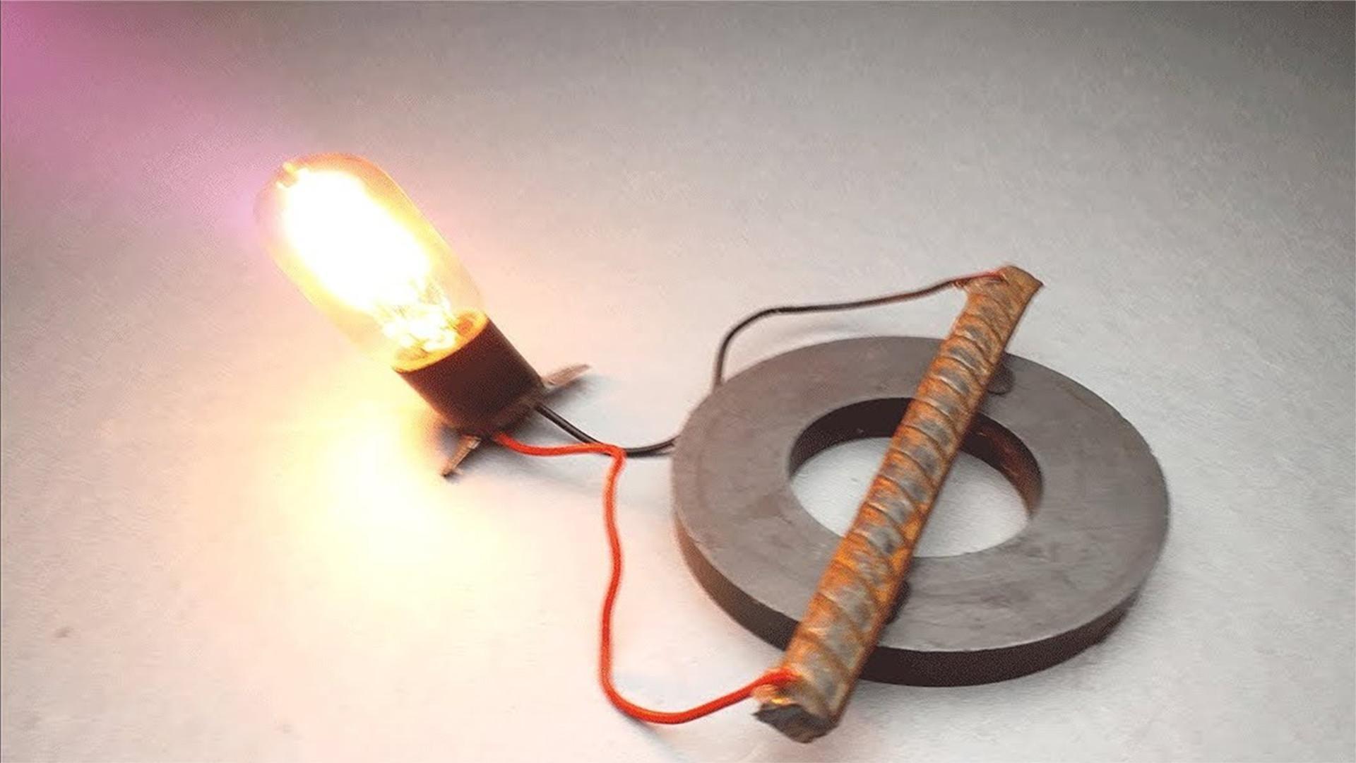 外国小伙发明自制发电机不用火也不用油一经工作永不停歇