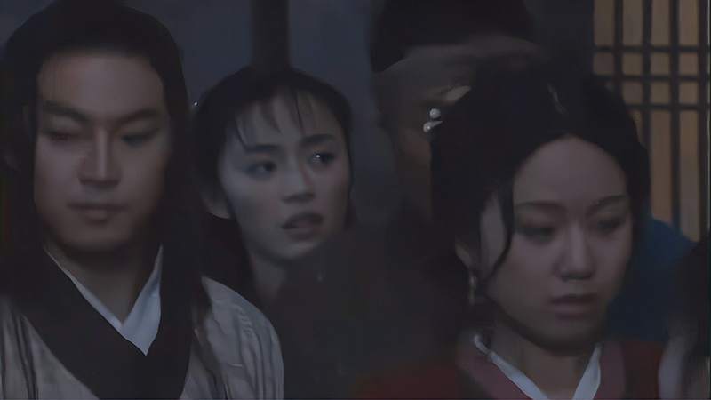 武林外传:小贝被大嘴赶走,露宿街头睡觉,看到嫂子直接哭了