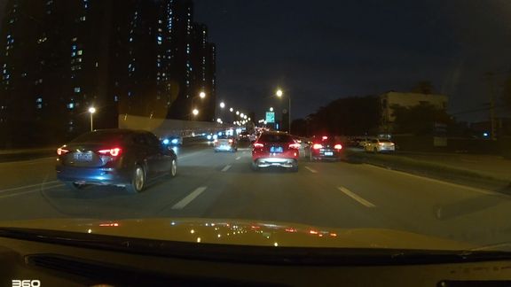 行车记录仪。 拍摄