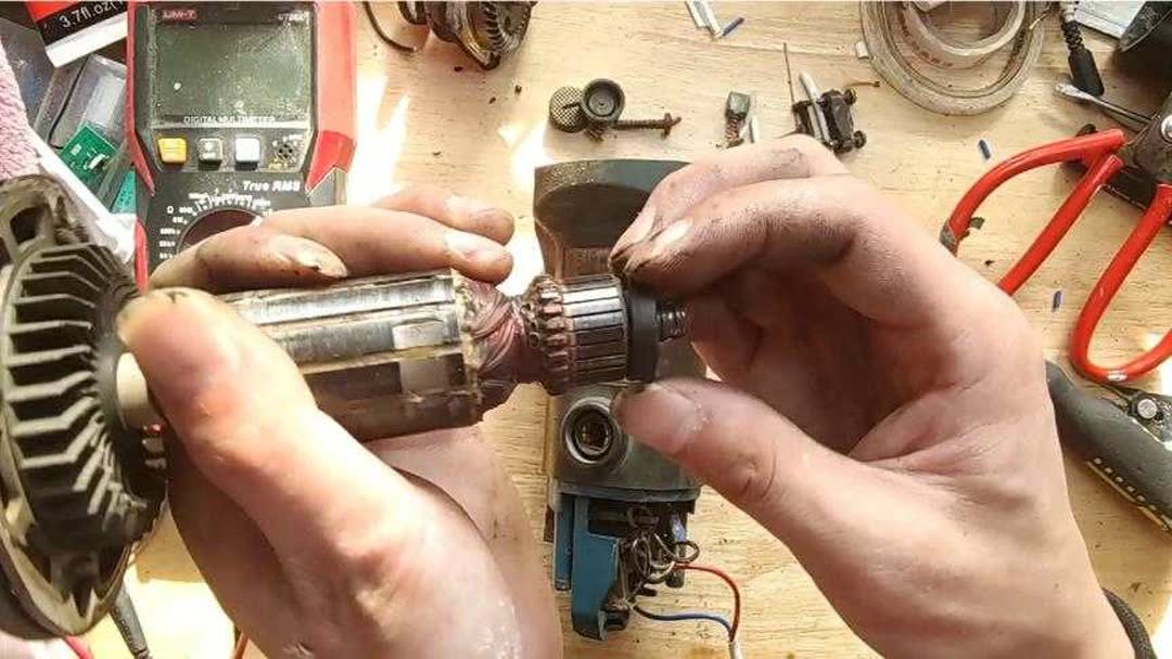 小伙信誓旦旦的维修角磨机,结果翻车了,求万能的网友支招!