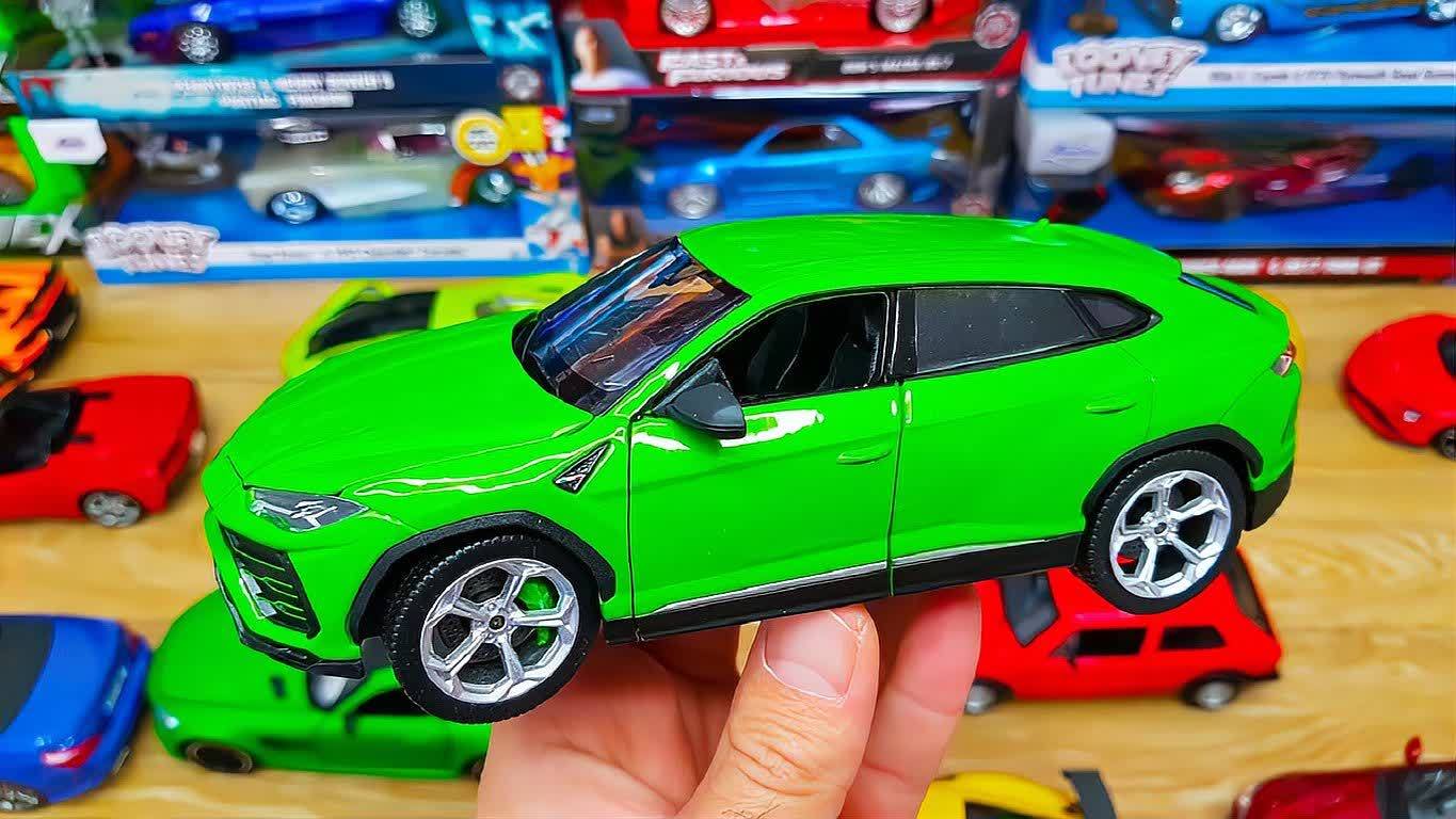 绿色汽车模型玩具开箱试玩