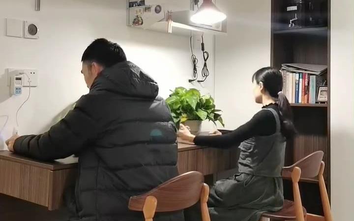 客厅书房一体的设计,功能性和美观性全都要