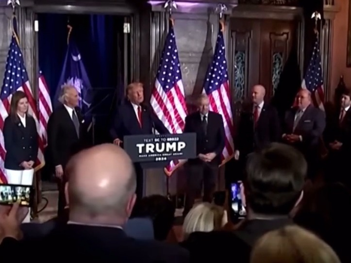 30秒|特朗普重返总统竞选 抨击拜登软弱无能