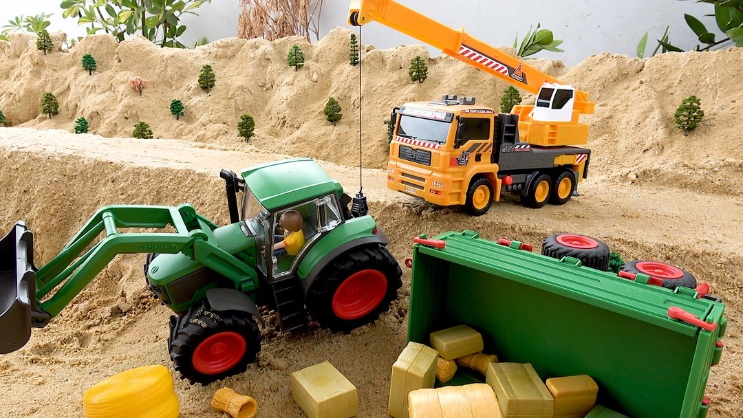 汽车世界之工程车救援队 第2季 第6集 拖拉机翻车 大吊车来救援