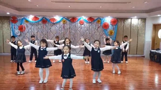 小学生舞蹈偶像万万岁:动感富有活力的舞蹈表演,太精彩了