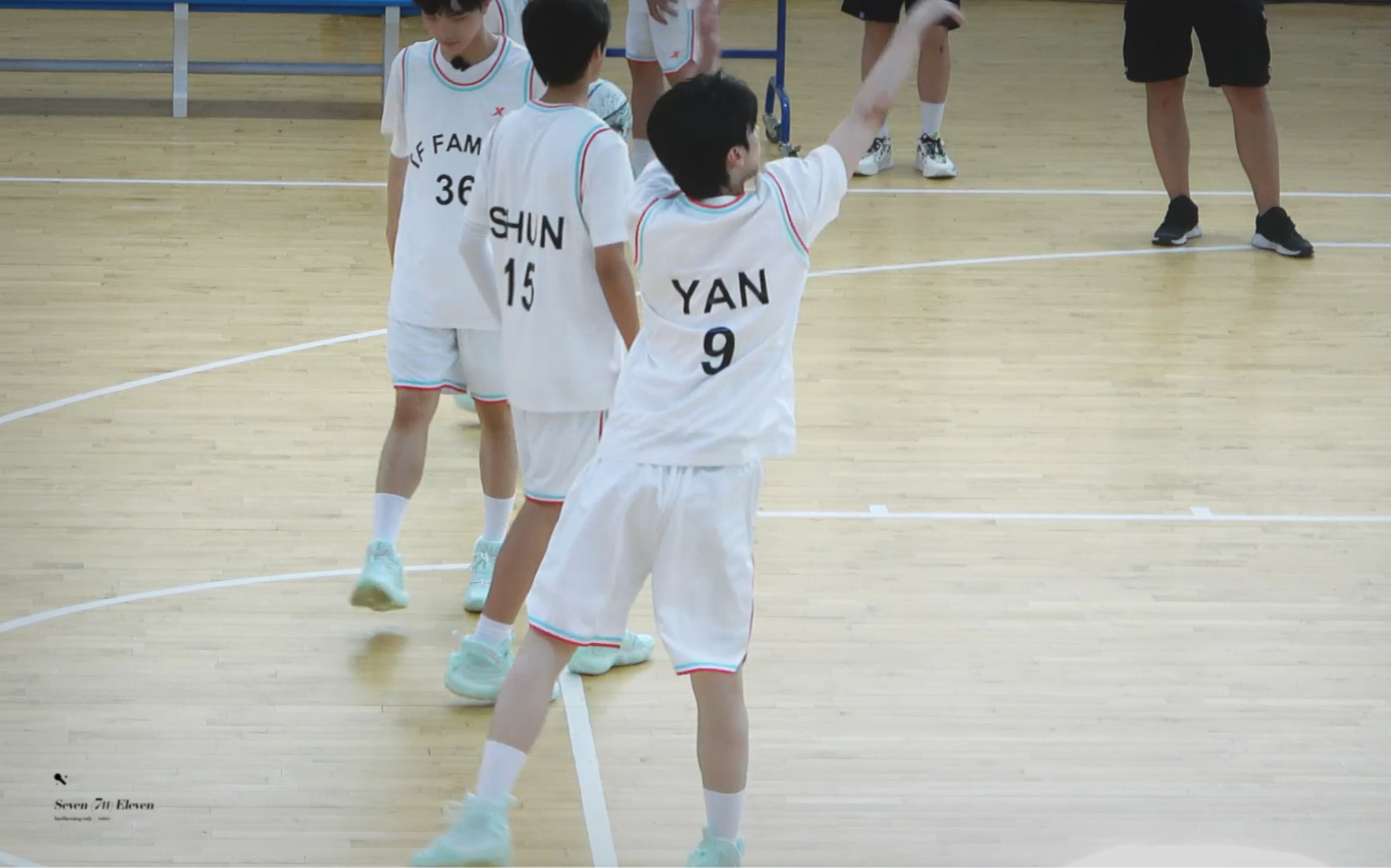【2022TF家族夏日运动会】【严浩翔】"篮球赛过后大家都在备战高考 ...