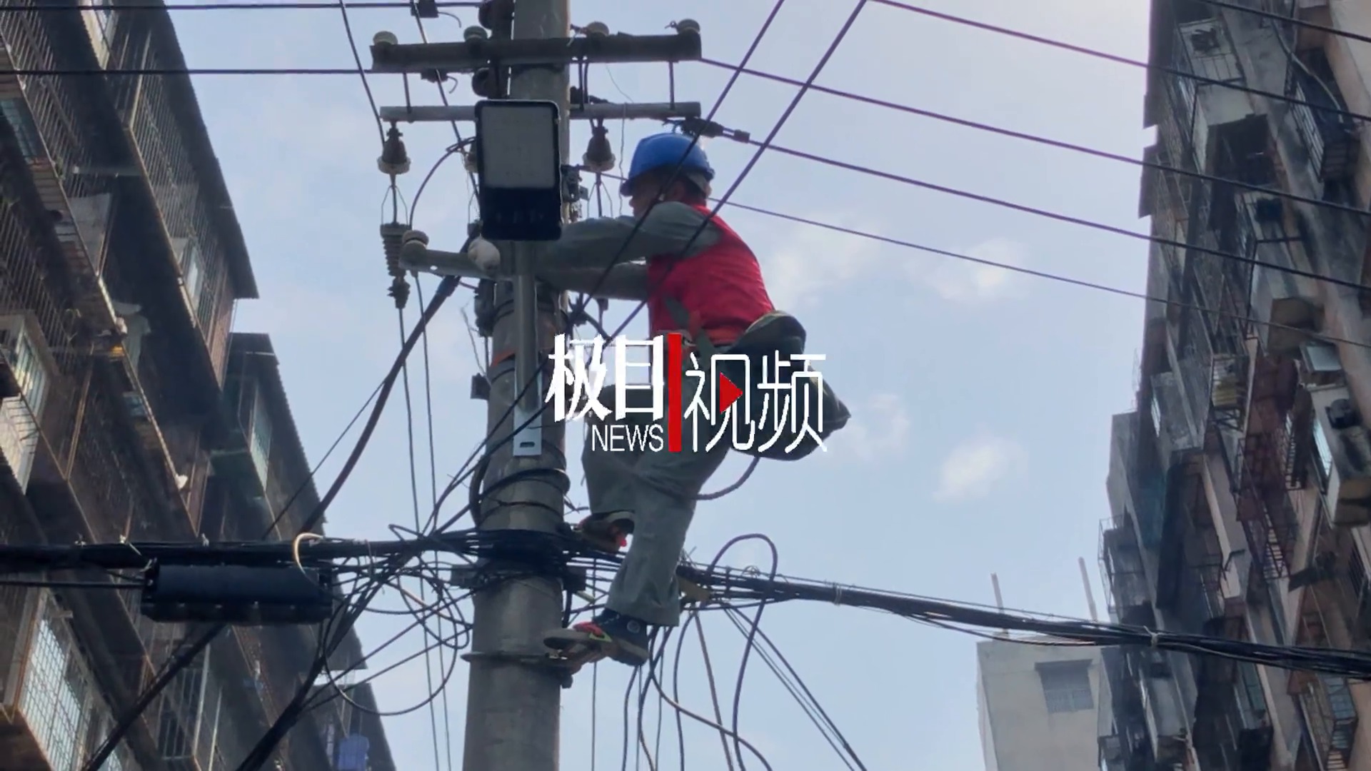 老旧小区的路灯将居民的心照得亮堂堂