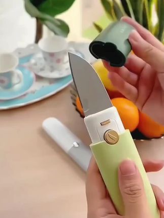 你别小看这个削皮刀,用着可方便啦!双头设计,一头削皮刀,一头水果刀,...