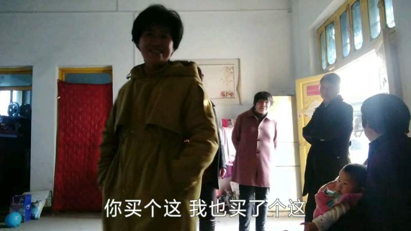 衣服减价大处理了,疯狂淘了几件,左邻右舍试穿了也要买