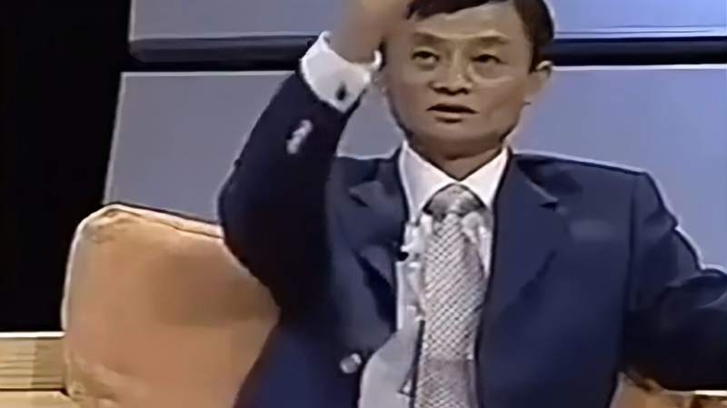 马云真是太会玩了,他的办公室门牌不写董事长,而写的这个!