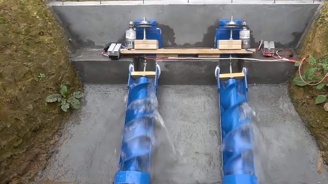 就地取材自制模型大坝,通过水里发电,点亮灯泡都没问题