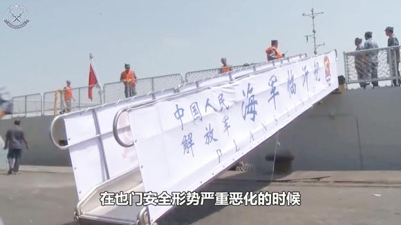 中国撤侨行动,一名日本人一起被救,最后做了个举动让人印象深刻