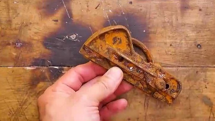 头一回见这样的手工刨,扔掉就太可惜了,翻新一下比买的还实用