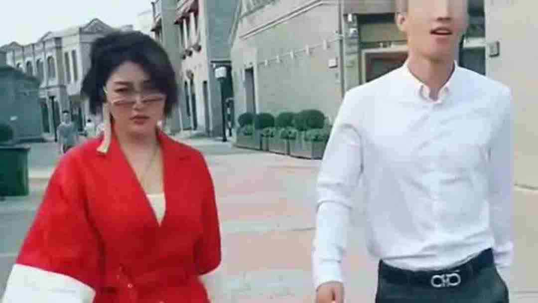 本山传媒:娇娇这步伐走得太有范了,网友:走出了六亲不认的气质