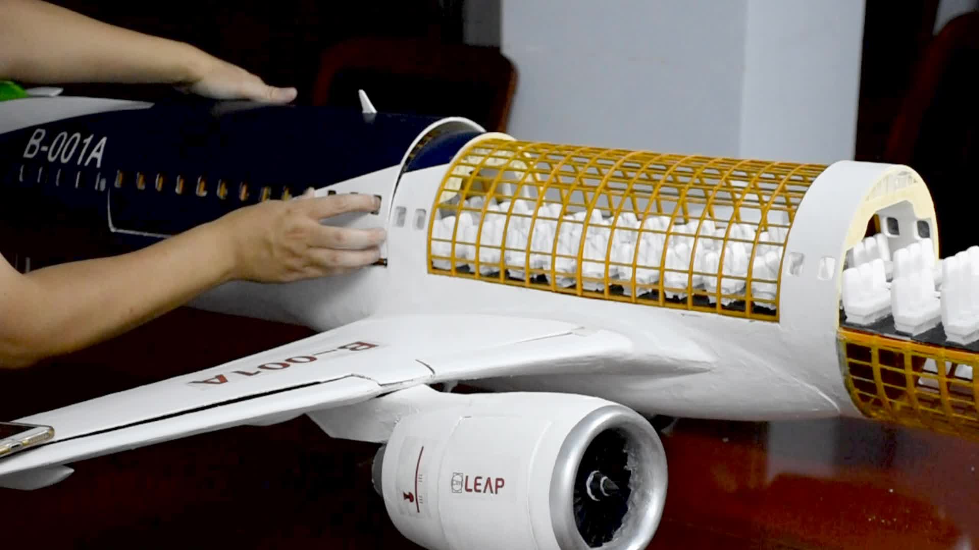 父女俩的暑假作业-3D打印C919飞机模型