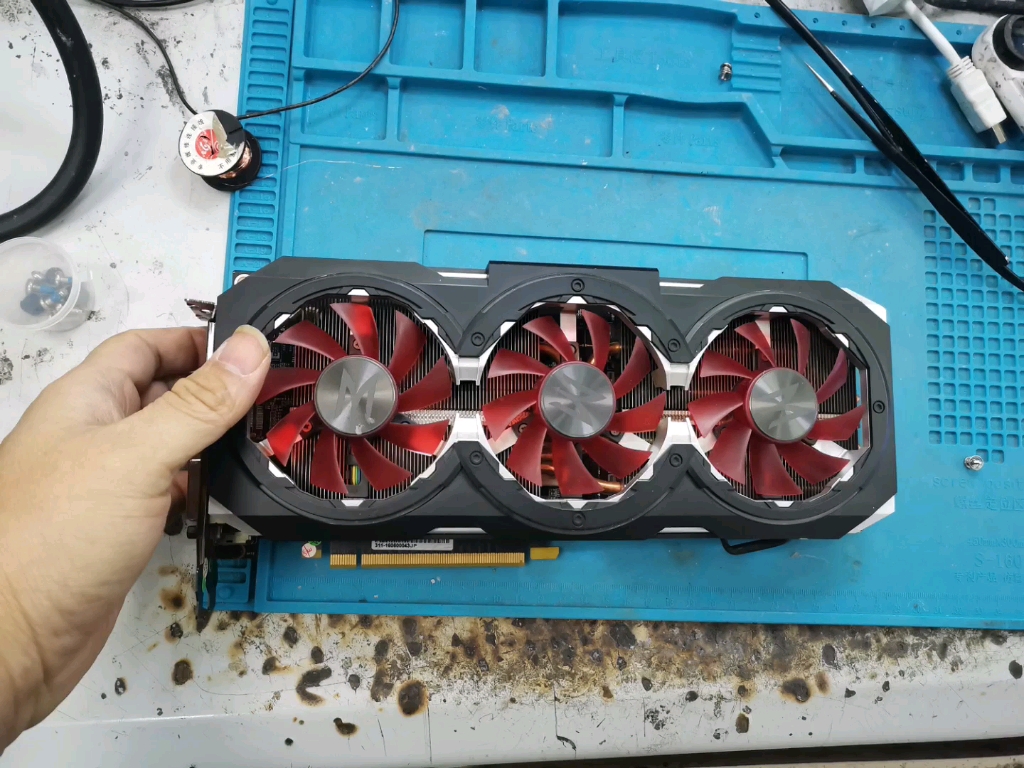 七彩虹 1080ti HDMI DVI 无输出维修