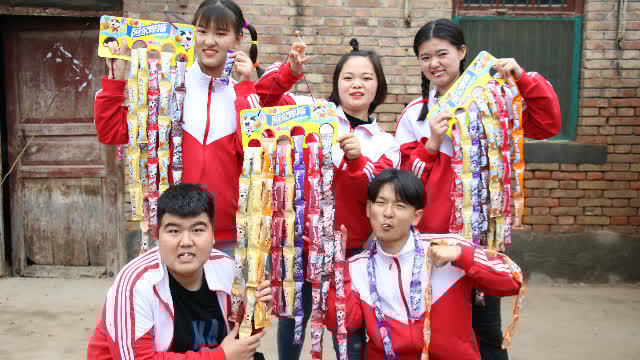 才艺表演1:表演才艺赢棒棒糖,冬冬和胖虎的合舞太搞笑了