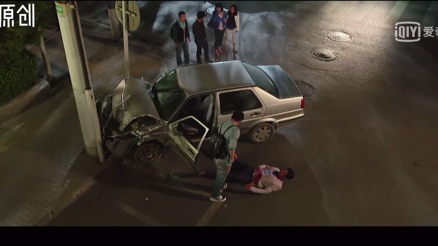 医生假期偶遇车祸紧急救治伤员责任感太强致敬白衣天使