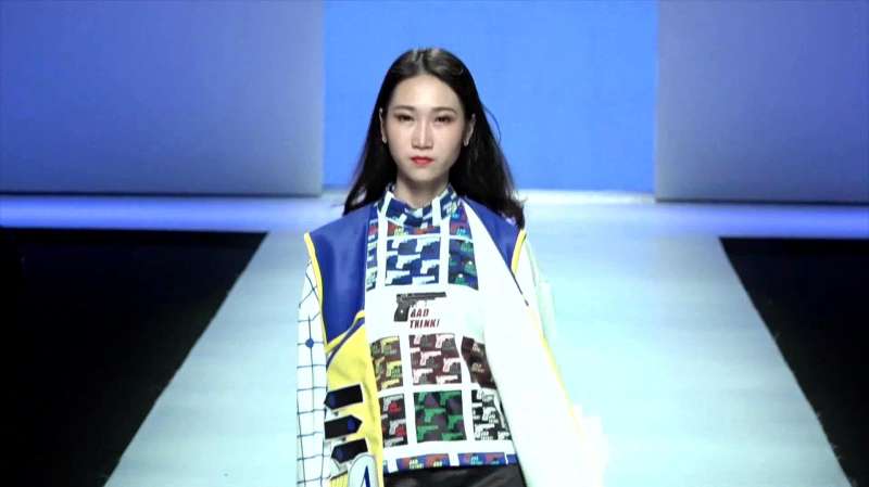 奇妙的图案设计,模特穿起来很显气质