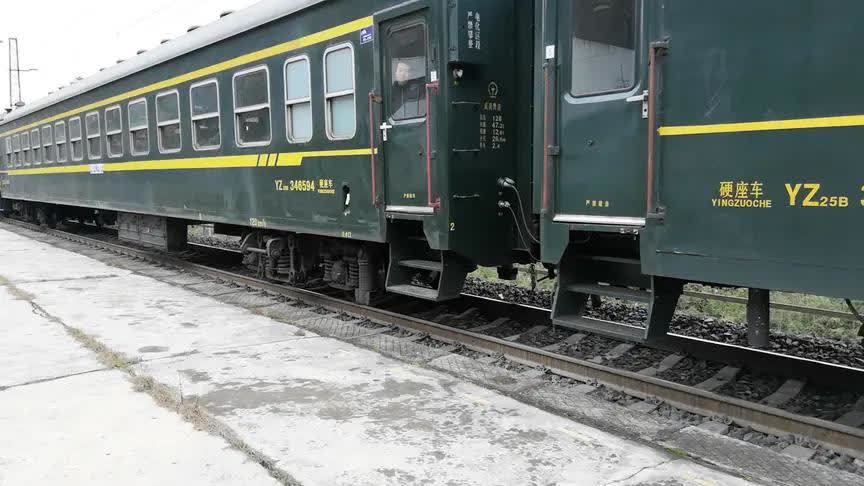 贵州最小的一个火车站,只有一辆绿皮车在此停留,你知道在哪不?