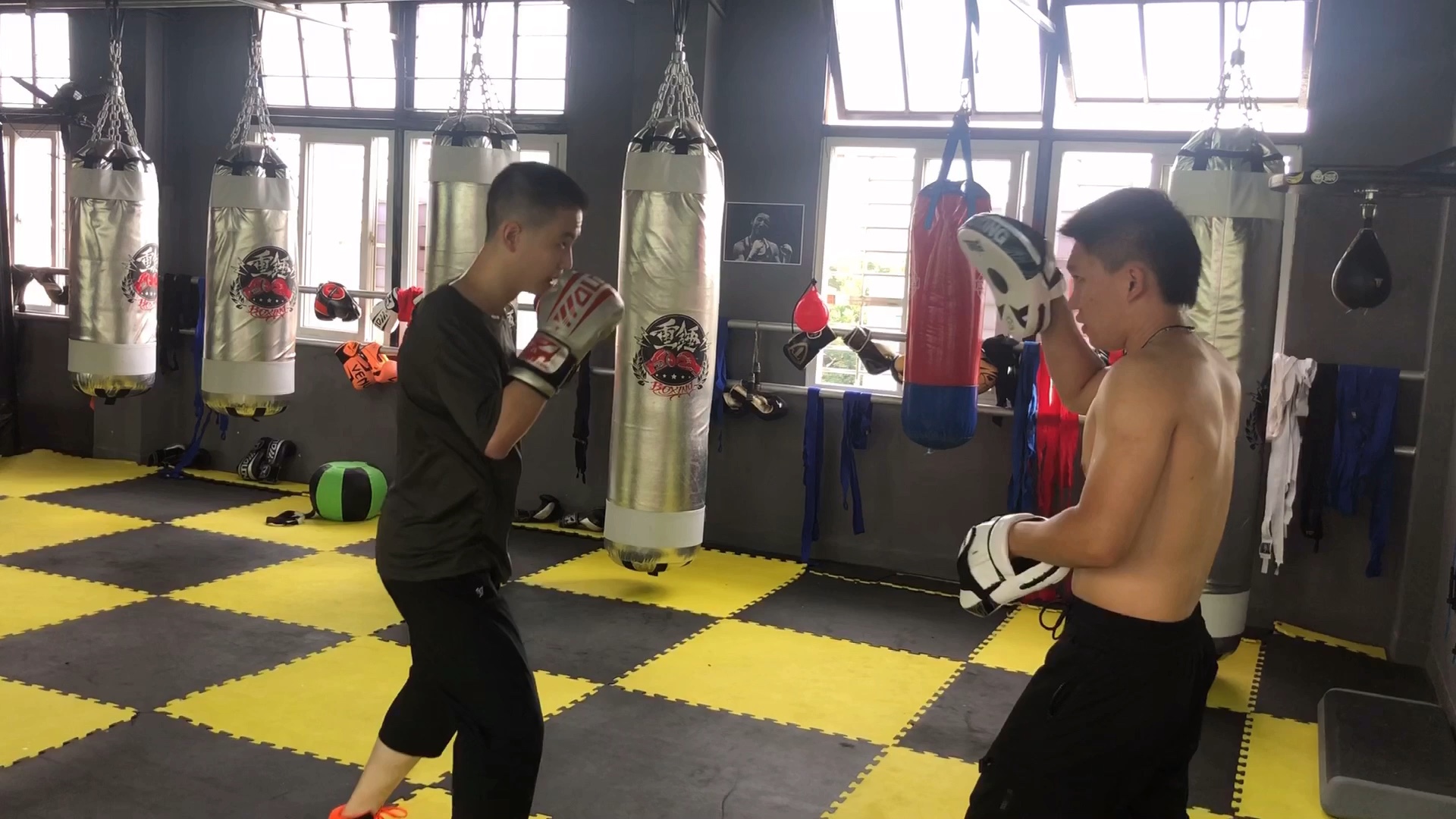 ...训练计划严格执行,科学化训练,如果能用未来的技术来教学那运动员...