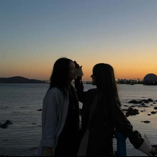 喝气泡水的小旺仔 