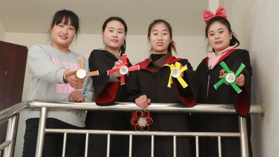 用纸杯制作飞行器,旋转起来超级快,很有科技感的手工玩具