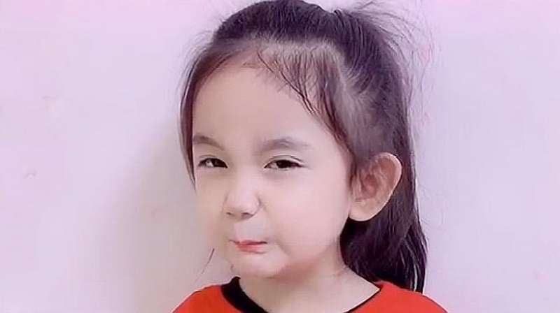 萌娃写了一篇作文《我的妈妈》,看萌娃怎么吐槽的,最后表情亮了