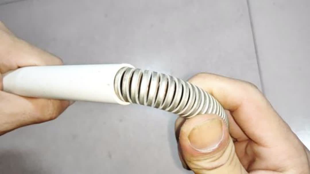 PVC线管弯怎么做?其实方法很简单,老电工手把手教你,一看就会