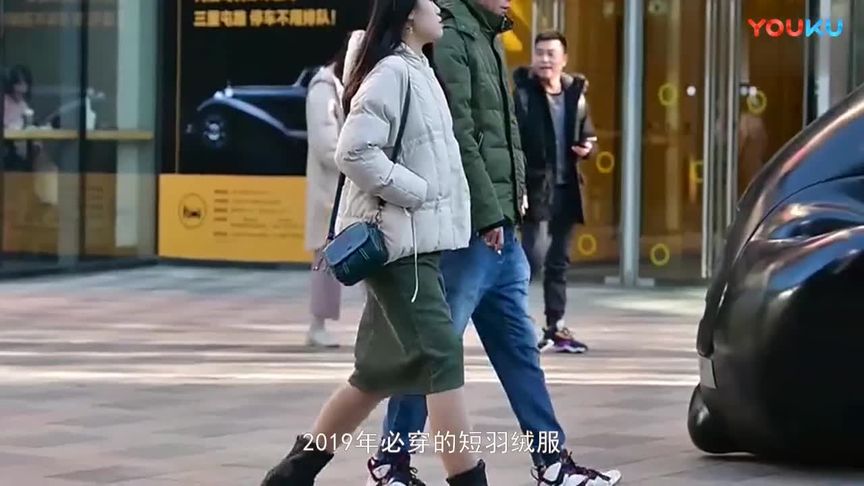 春季必穿的短羽绒服,时尚保暖,谁穿谁好看