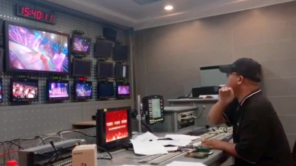 导播台上的舞蹈,正是有这些兢兢业业的电视人