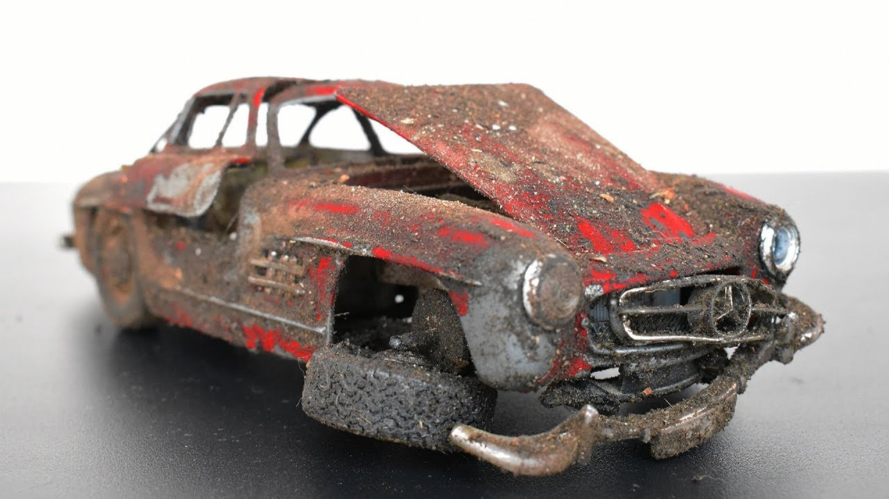 没钱买跑车怎么办?小伙捡回一个破烂车模翻新修复,成果身价翻倍