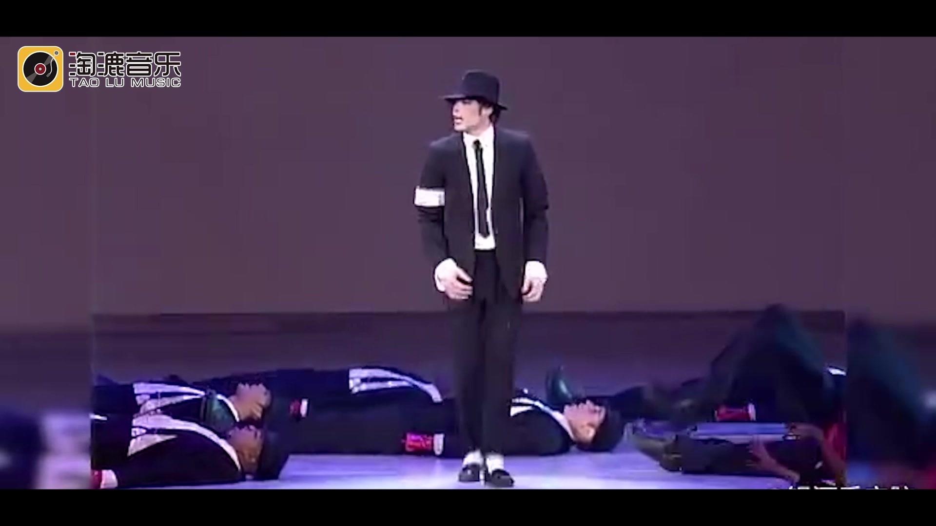 太燃了!迈克尔 杰克逊的演唱现场,不愧是神级演唱级别的