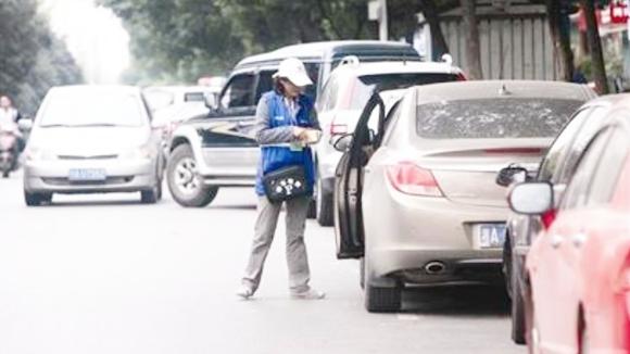 交通法开始实行!车主有权拒交“路边停车位”,别再被坑了