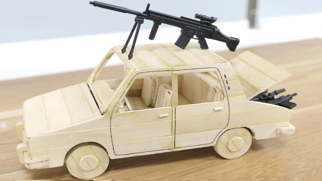 亲子手工-用木头制作PUBG绝地求生小轿车载具模型