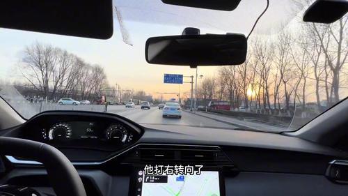 沈阳路上偶遇老款标致408