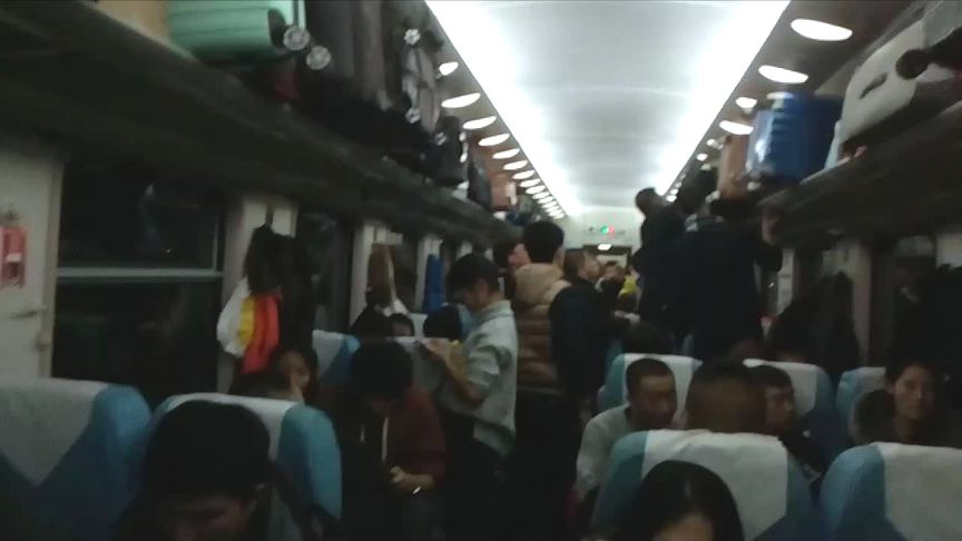 记得那一年夜晚坐火车,旅客真多,好像是烟台-佳木斯K1392次