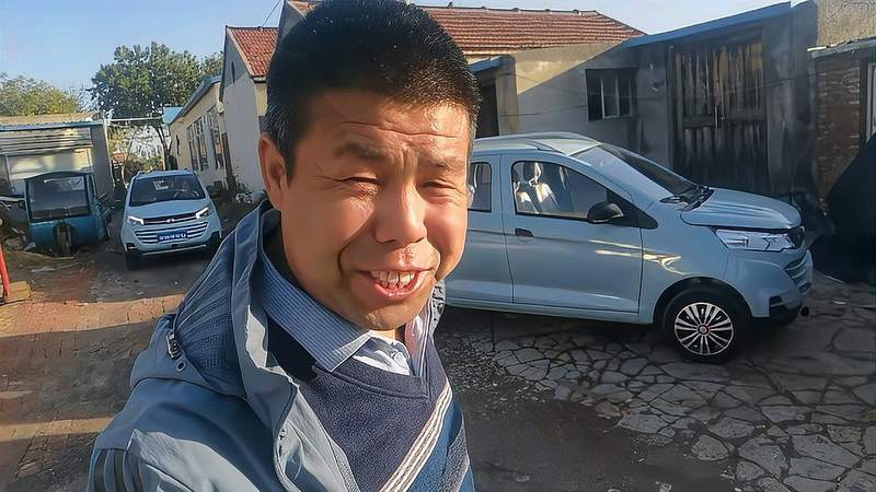 今天安装两台汉唐电动车专用空调柴油暖风机,分享怎样安装