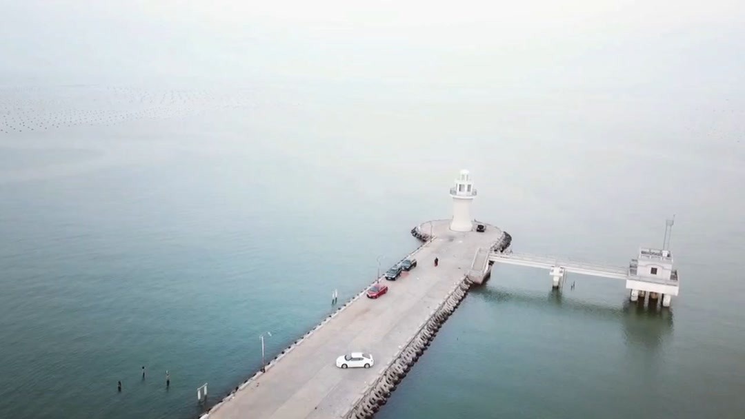 浪漫的海上灯塔,粤西独特景色,仿佛在海上一般!