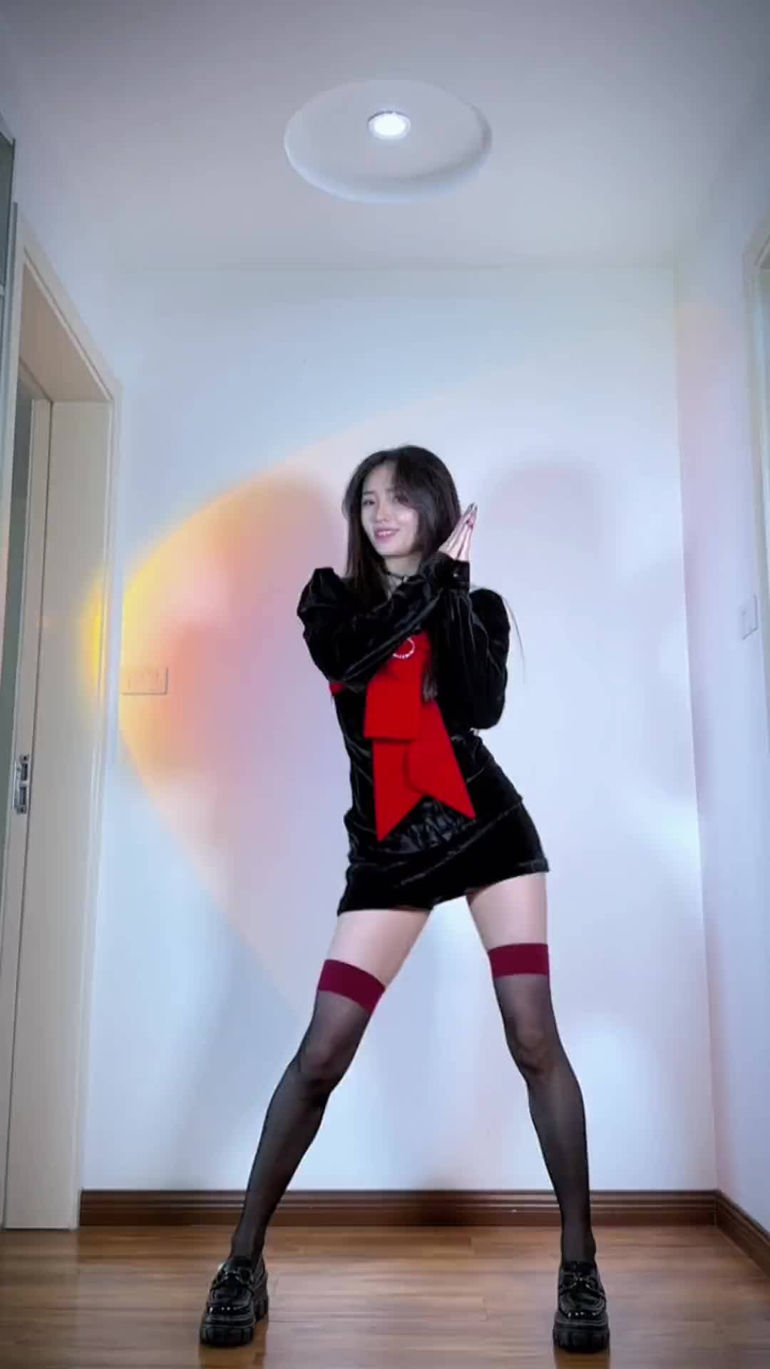 你们是不是都去看球了 没空看美女了?#哇咔哇咔#世界杯