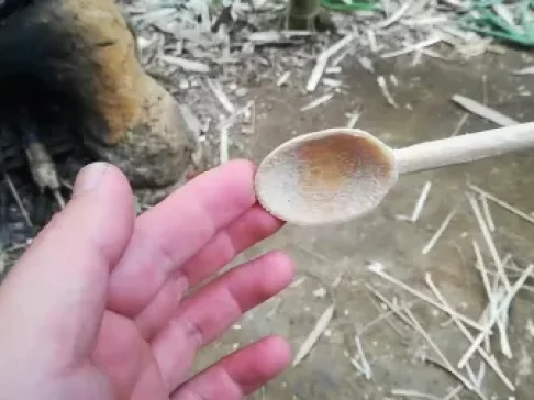自己磨雕刻刀,户外测试做一个勺子,效果还不错