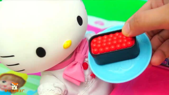 凯蒂猫去吃美味的寿司哦!