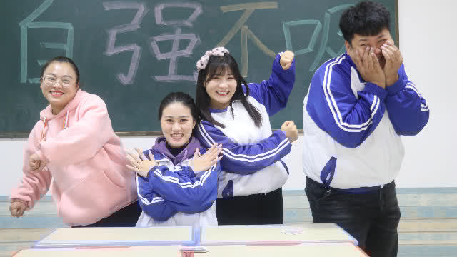 师生玩"海盗船长"游戏,意外得知马三胖昨天还在尿床,真逗