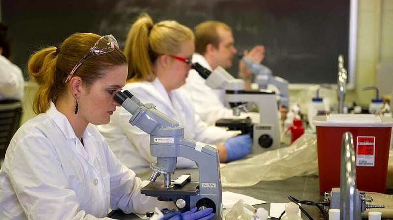 俄国防部:美国进行秘密生物实验,1年内曾有73人“试毒”身亡