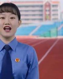 【卖银行卡来钱快?当心掉入犯罪陷阱】在高校微信群里,有人发布办理...