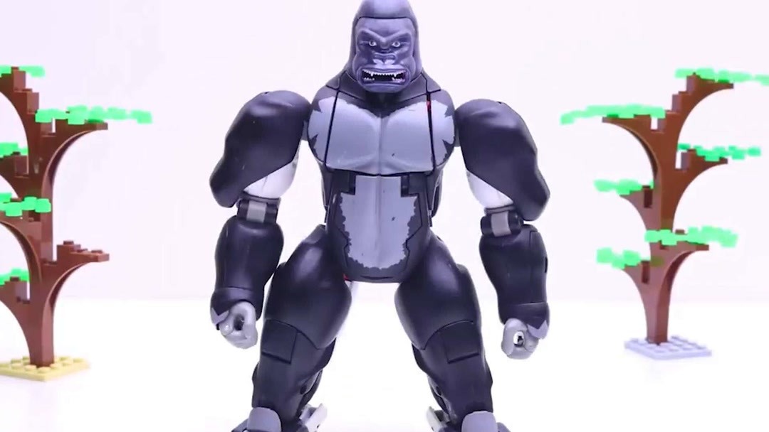 变形金刚实验室:擎天柱对战大猩猩,看看谁最强