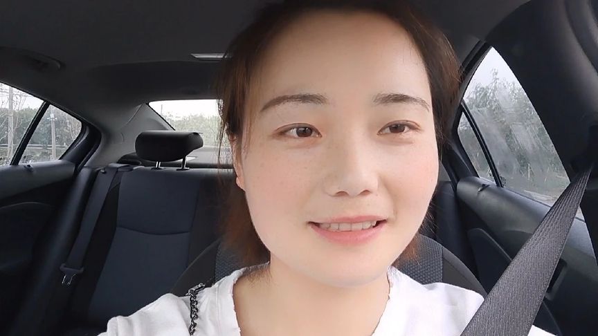 阿虹在全友家居定的床和餐桌到了,赶紧带大家去看看