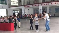峡山街道田径运动会11月在南里棉嶺学校举办,看南里学生为开幕式的...