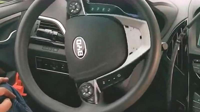 老表刚提的比亚迪,开启自动驾驶那一刻才知道国产车有多牛!