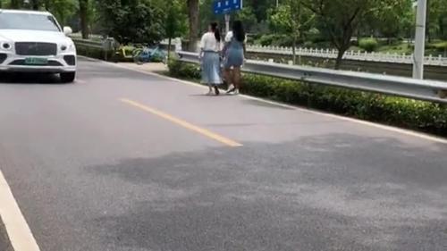 一定要看到最后,看看什么叫豪车混动